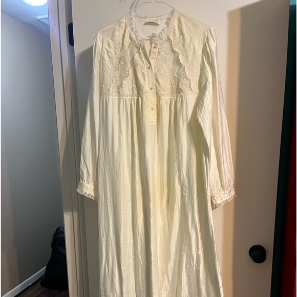 barbizon | Intimates & Sleepwear | Vintage Maxi Gown Cream Color Brand ...